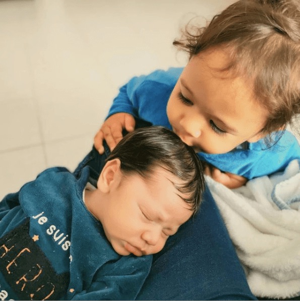 Co-allaiter deux enfants d'âge différents : mode d'emploi